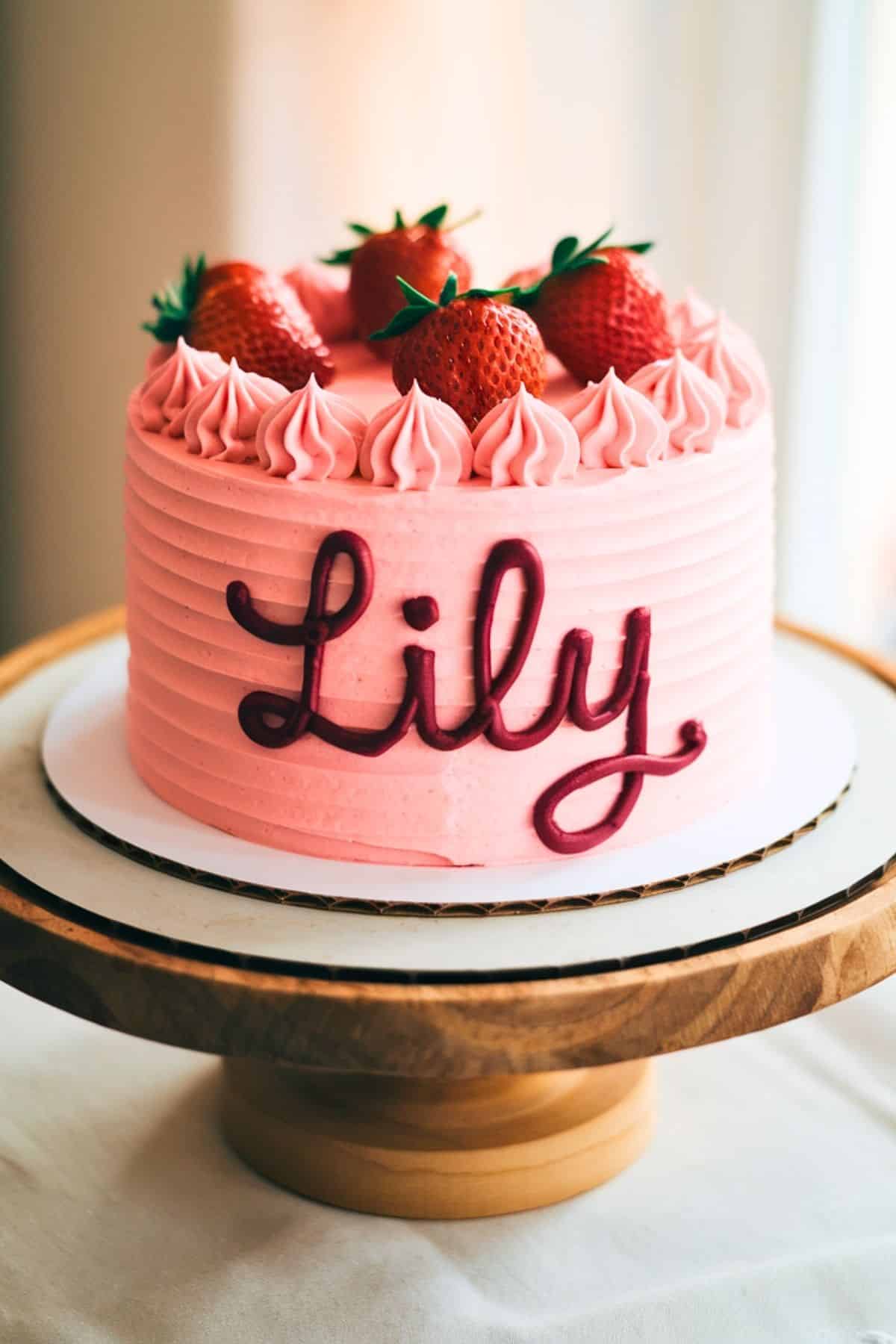 12 Adorable Strawberry Smash Cake Ideas for the Sweetest Berry First ...
