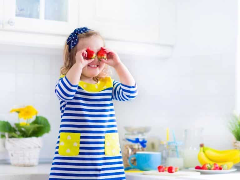 24+ Easy & Healthy Toddler Snacks (Picky-Eater Friendly)